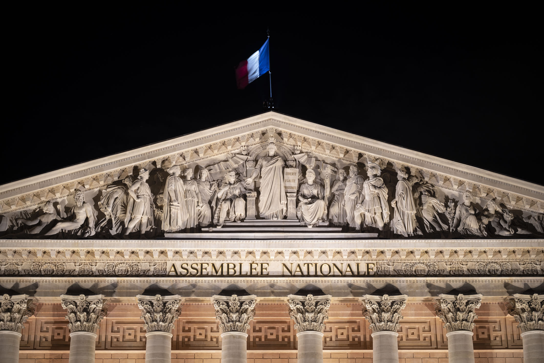 Assemblée Nationale – LIGHTING MAGAZINE