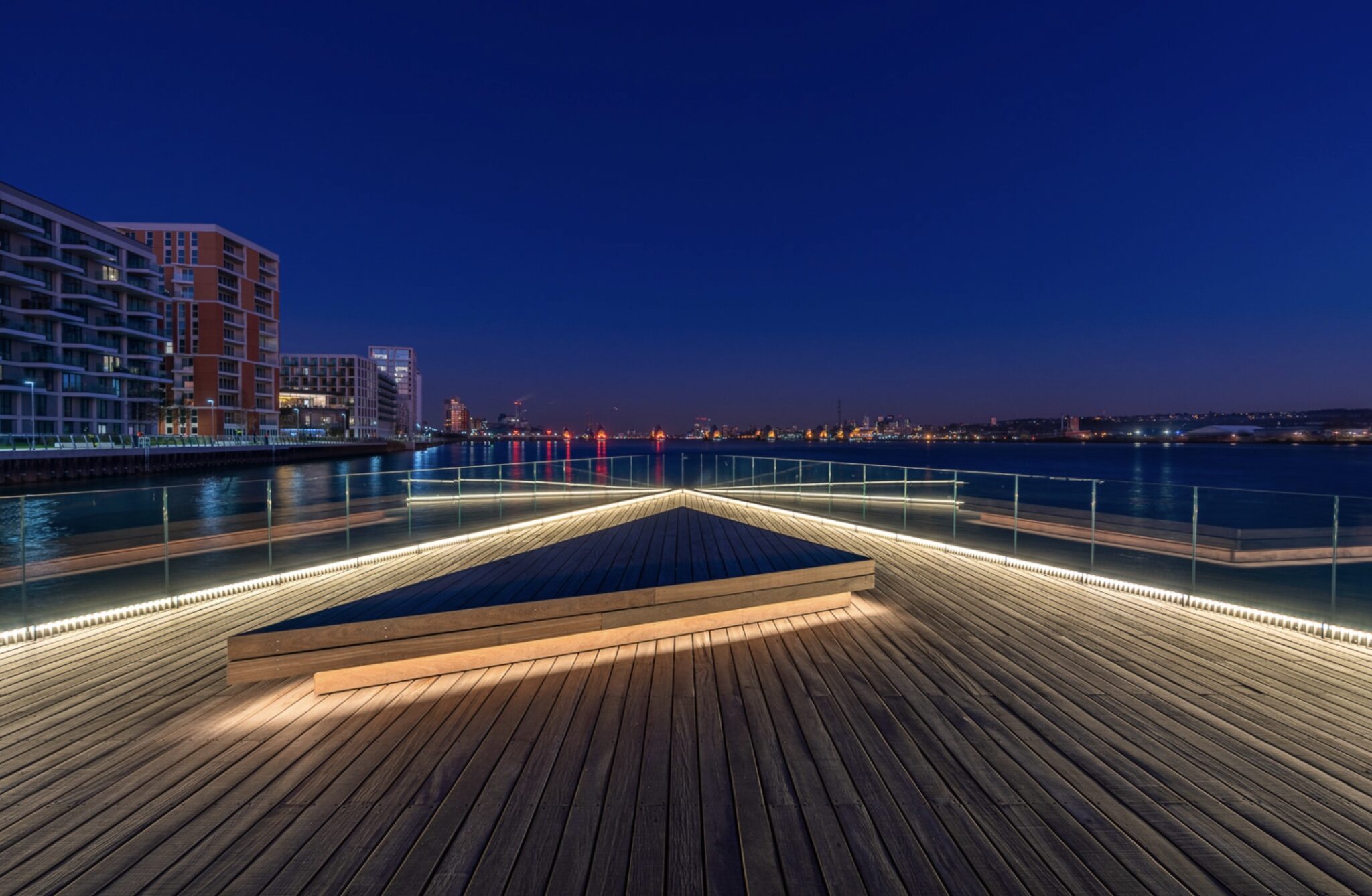 Royal Wharf Pier – LIGHTING MAGAZINE